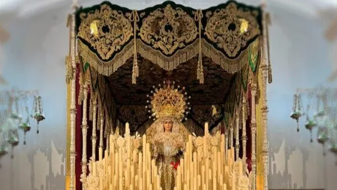 La Virgen de la Esperanza, ataviada para la llegada del Miércoles Santo ...