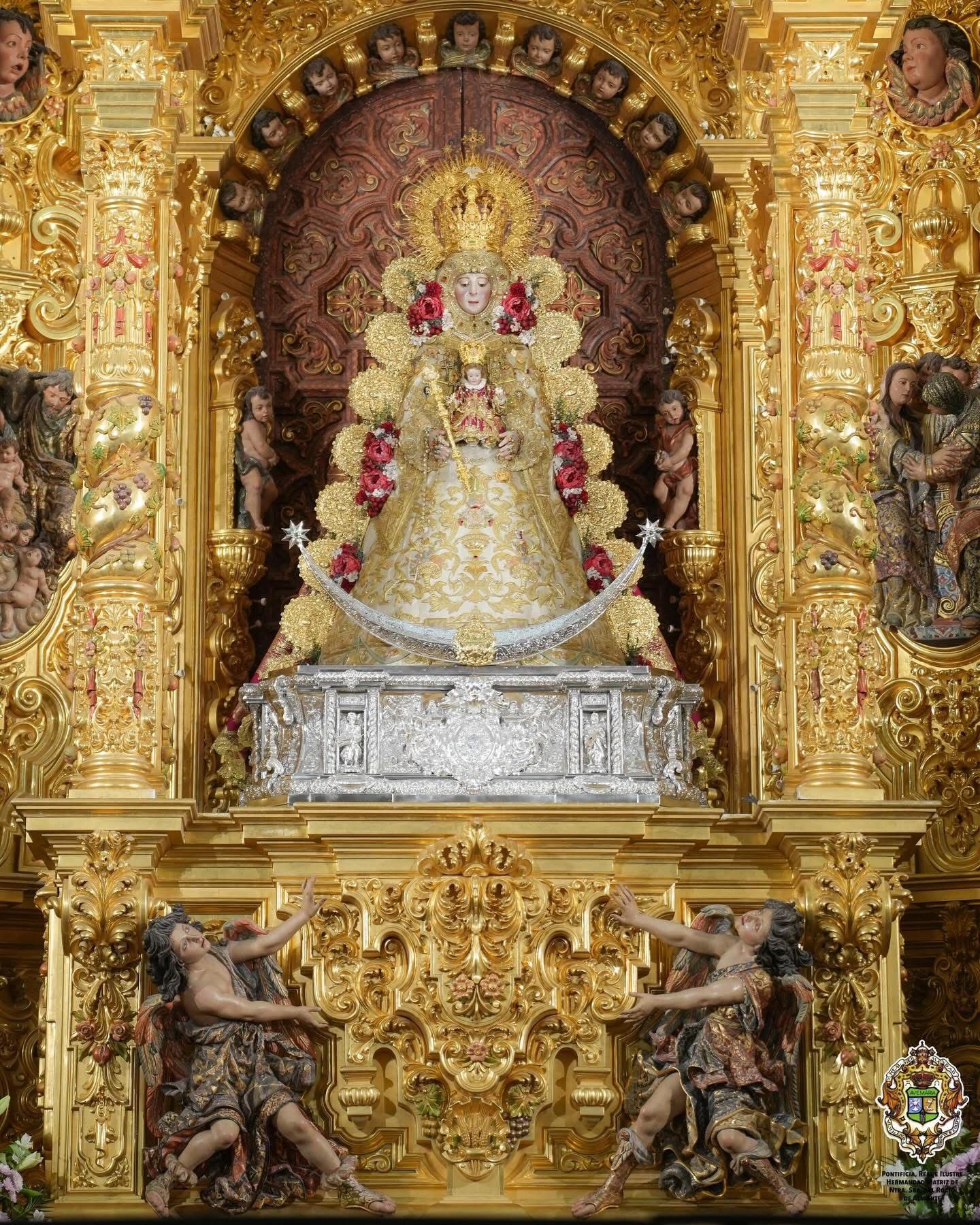 La Virgen del Rocío, ataviada para recibir a la Navidad - Teleonuba